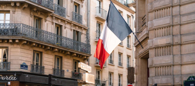 Here's How to Master French Business Culture to Earn in France